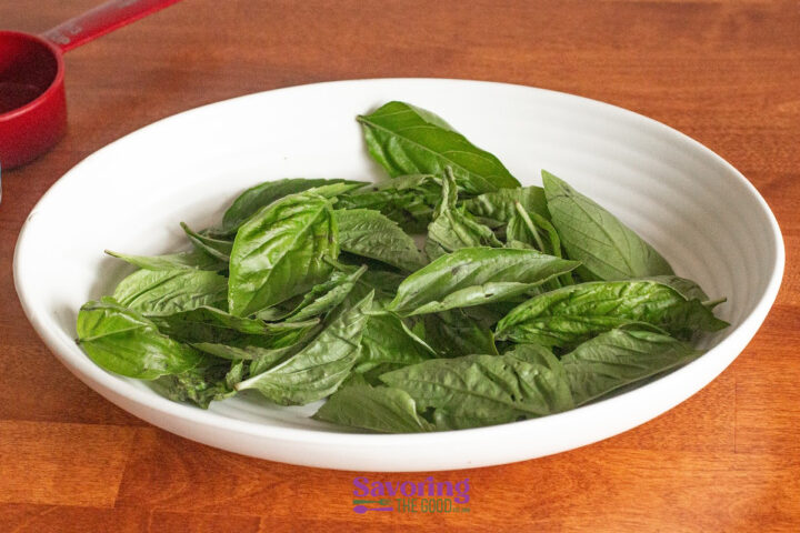 Basil Salt: Easy Homemade Recipe with Fresh Basil